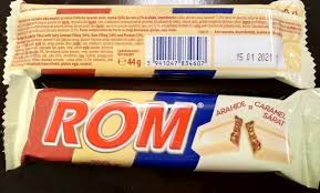 ROM. Baton de ciocolata alba cu crema de caramel sarat, rom si arahide ...