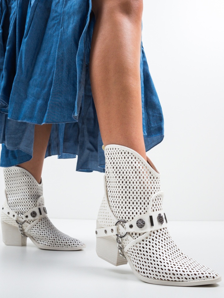 Botine de vara perforate - dEpurtat