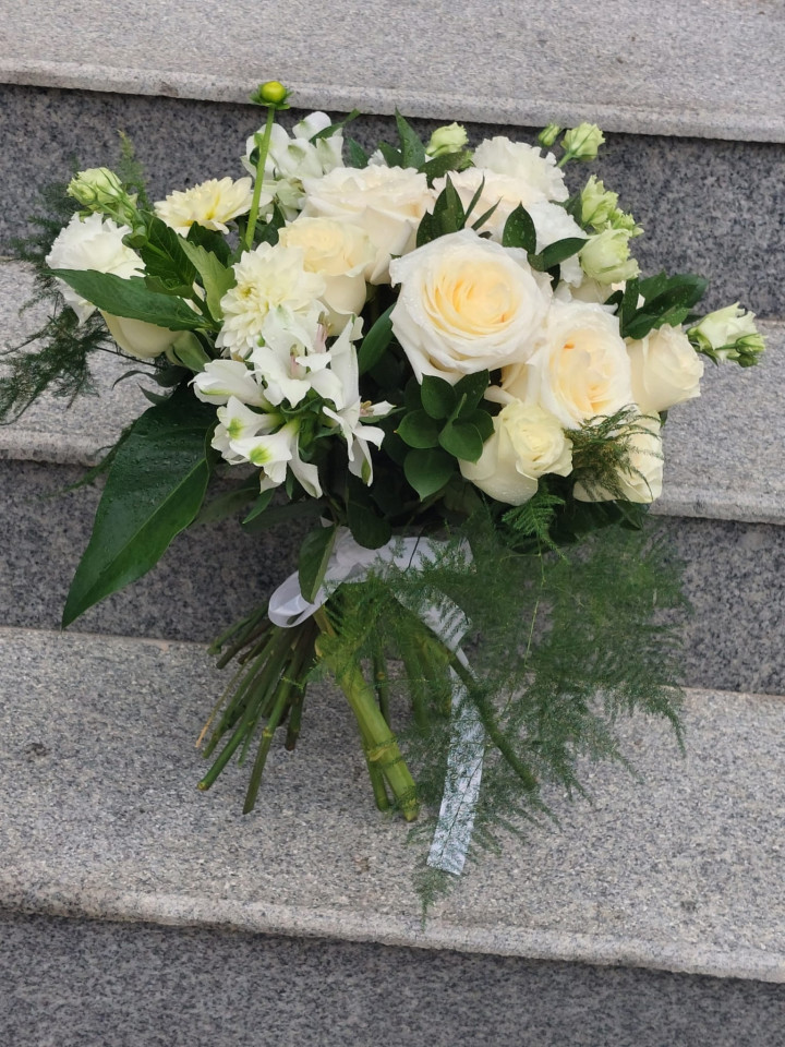 Buchet flori albe