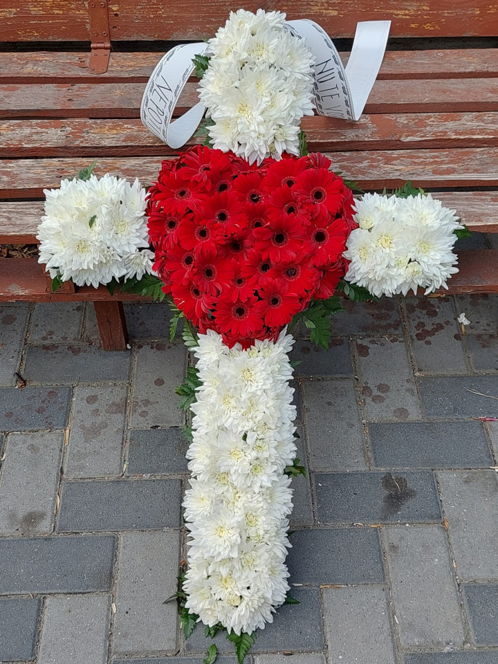 Cruce funerara cu crizantema alba si gerbera