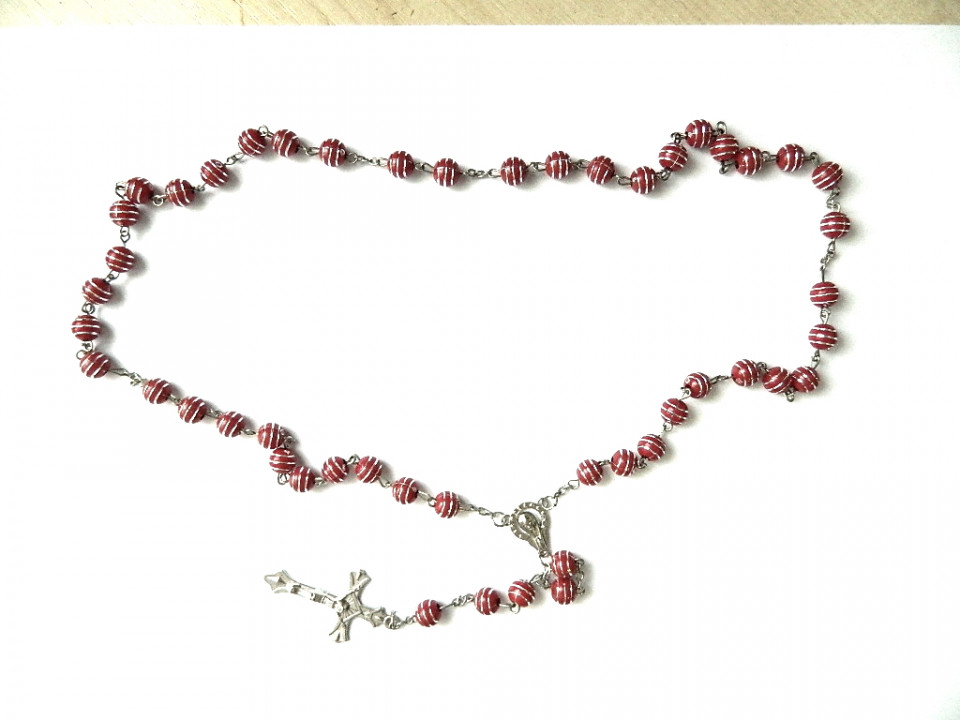 Rozarii cu matanii colorate si cruciulita metalica