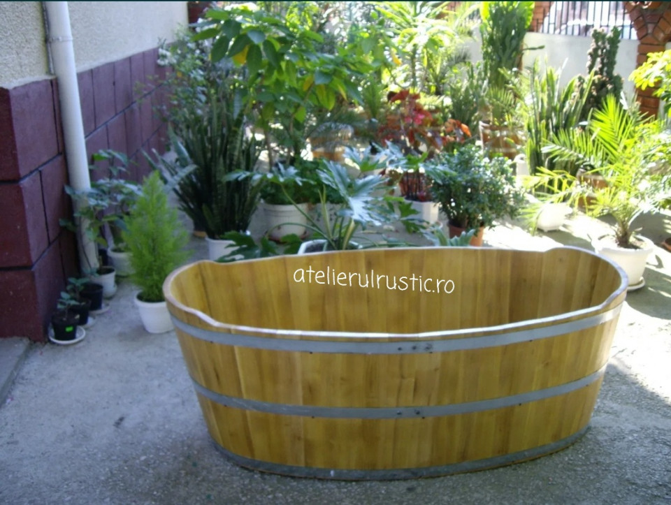 Cada din lemn ovală pentru baie