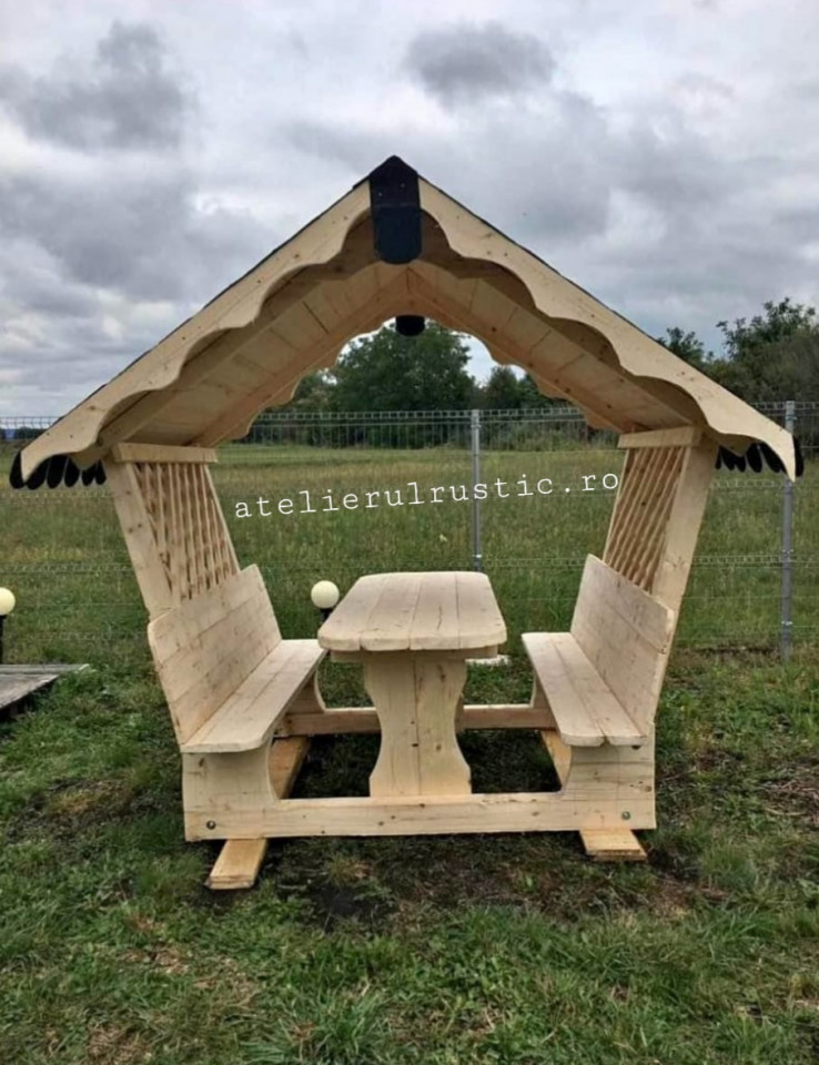 Foisor din lemn rustic