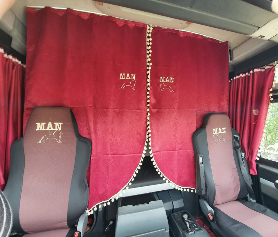 Set complet perdele MAN cu ciucuri rotunzi