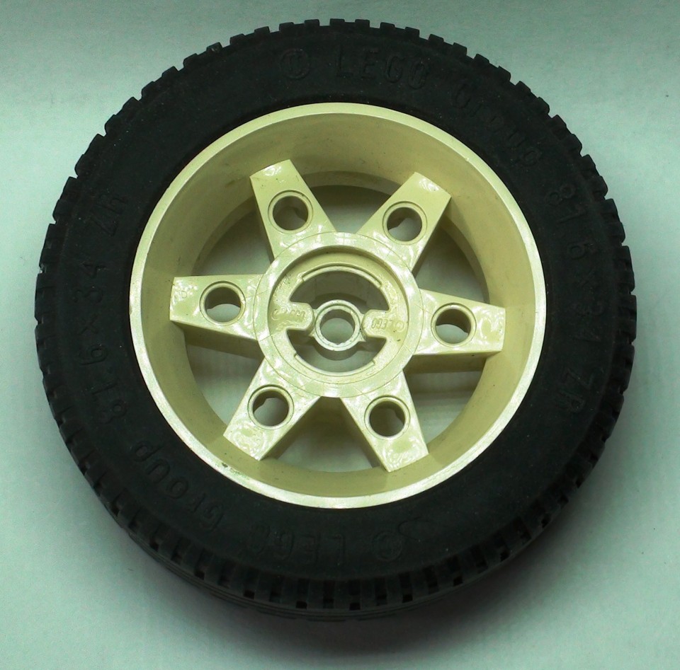 2998c01-1G Wiel 81.6x34, 6 spaken met zwarte autoband 81.6x34 Technic ...