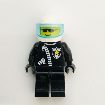 cty0013G Politieagent- Witte helm met tr. Zwart vizier, zwart pak met ...