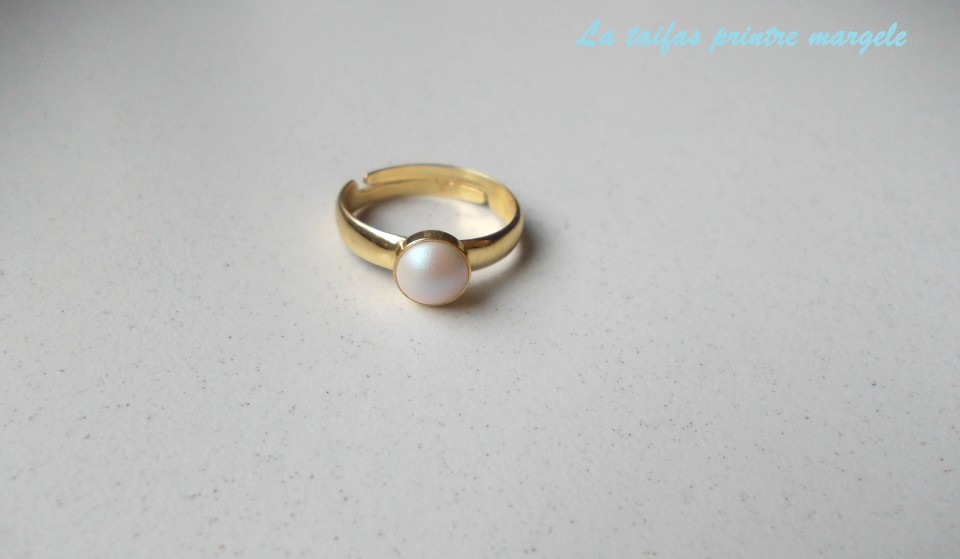 Inel reglabil din argint placat cu aur cu perlă Swarosvki alb sidefiu