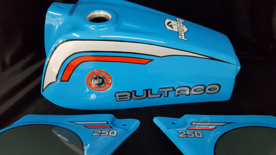 BULTACO PURSANG 250 MK10 BODY KIT PARTS GAS TANK AND SIDE PANELS ...