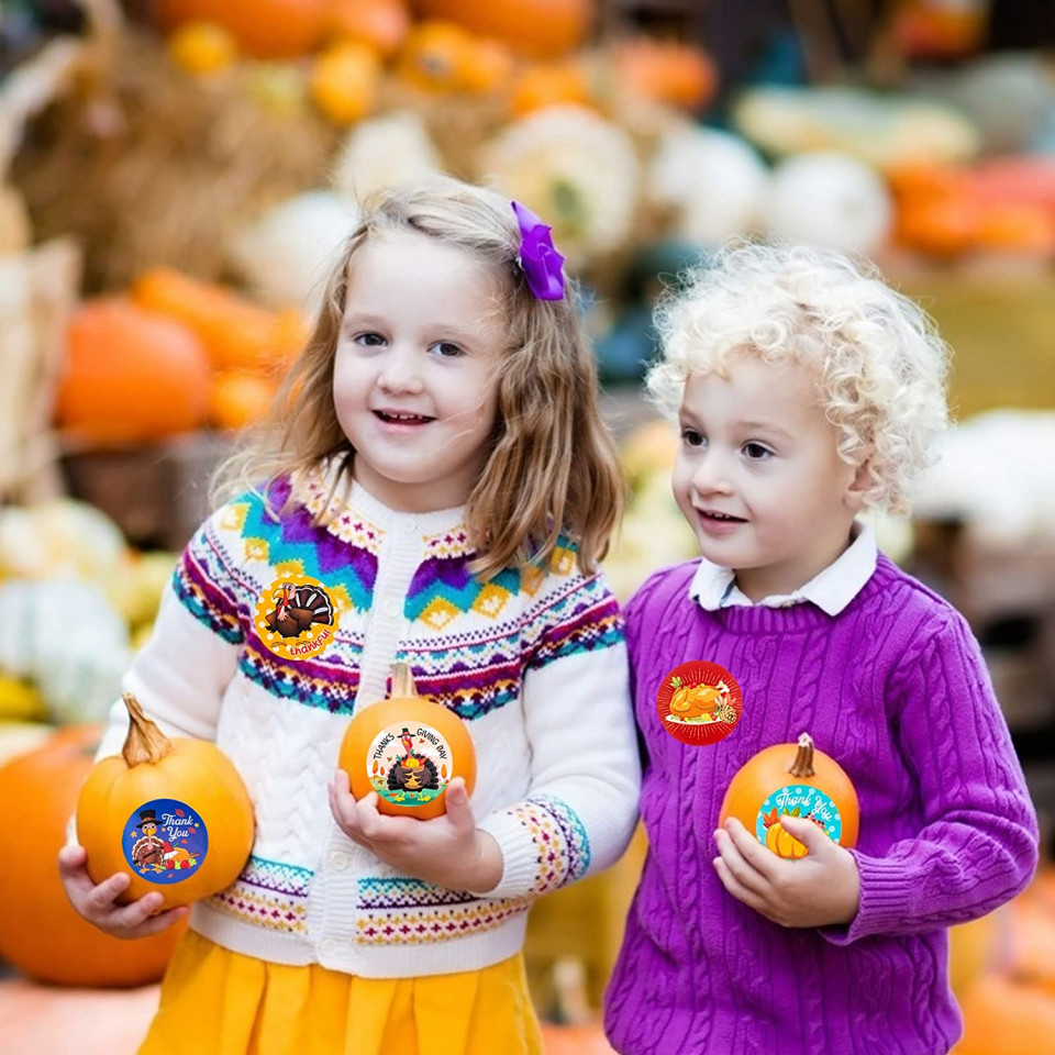 Rola cu 600 etichete autoadezive Qpout, hartie, multicolor, 5,08 cm ...