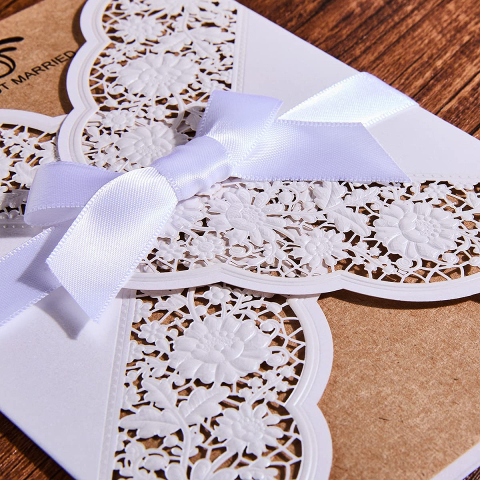 Set de 25 invitatii pentru nunta cu foaie in interior panglica si plic ...