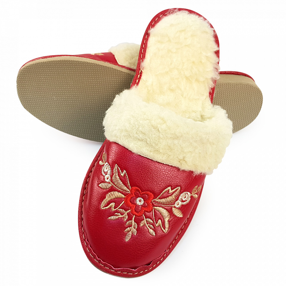 Papuci de Casa din Piele si Lana de Oaie Culoare Rosu Model 'Poezie ...