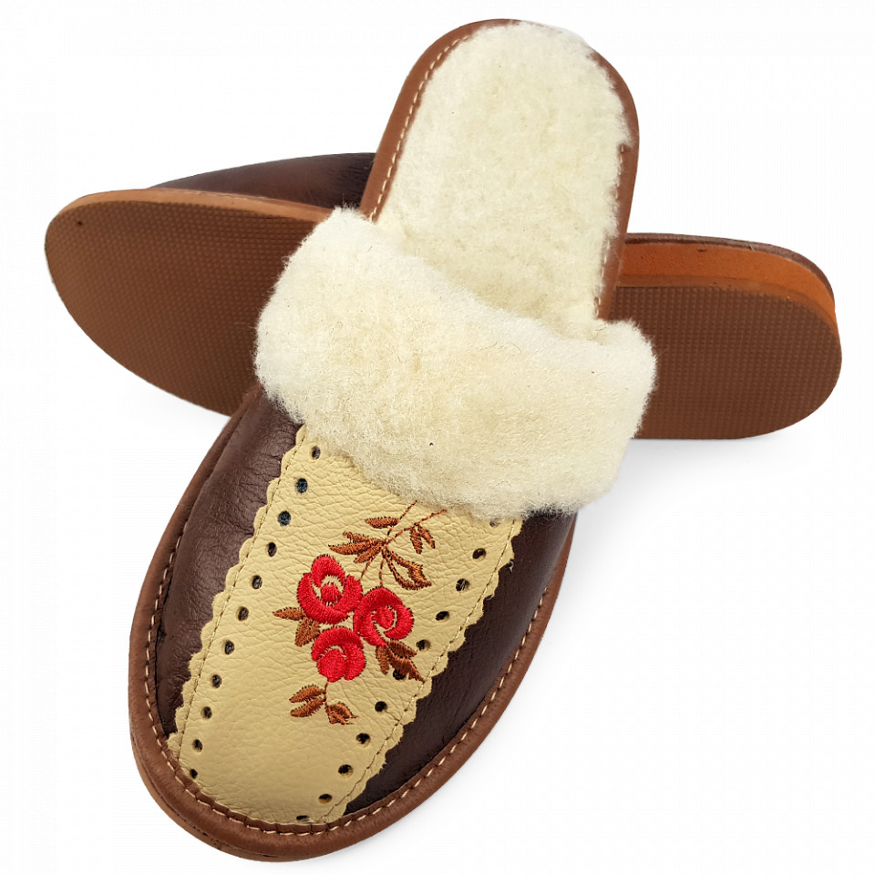 Papuci de Casa din Piele si Lana de Oaie Culoare Rosu Model 'Traditions ...