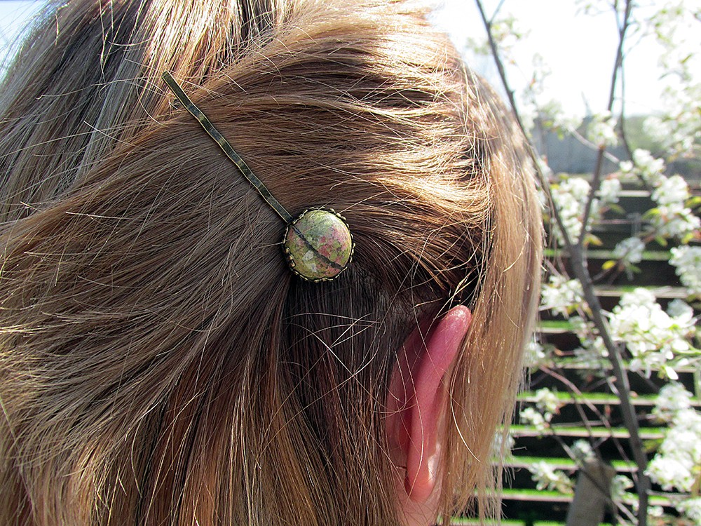 Agrafa de par cu piatra naturala unakit