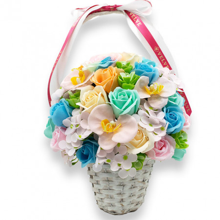 Cosulete cadou din flori de sapun si dulciuri - inspiratie pentru cadouri