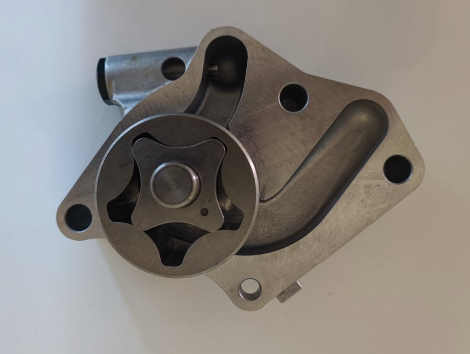 PUMPA ULJA YANMAR 4TNV98T 129908-32060