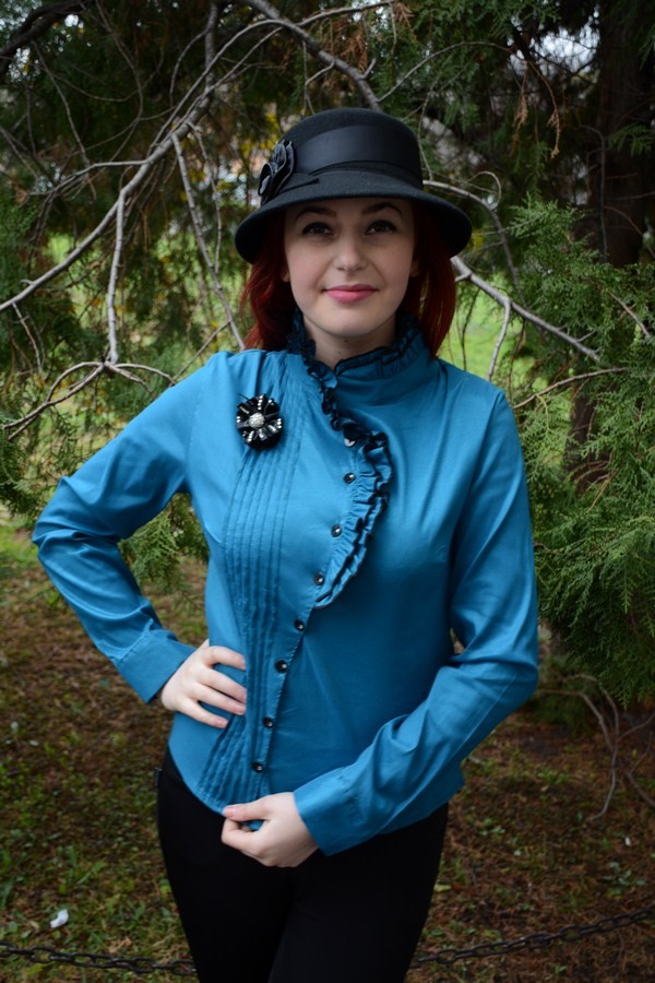 Camasa tinereasca, nuanta albastra, guler rusesc si maneca lunga
