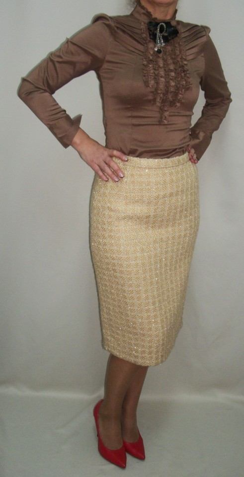 Fusta de toamna-iarna, de culoare bej, din material cu fir lucios