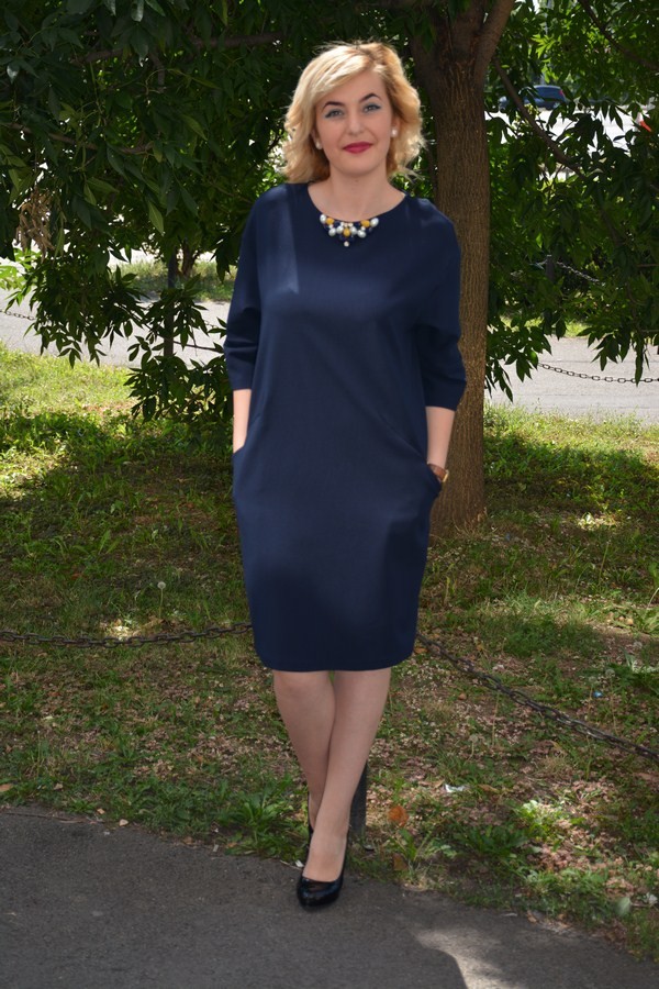 Rochie simpla bleumarin, masura mare, cu buzunare laterale