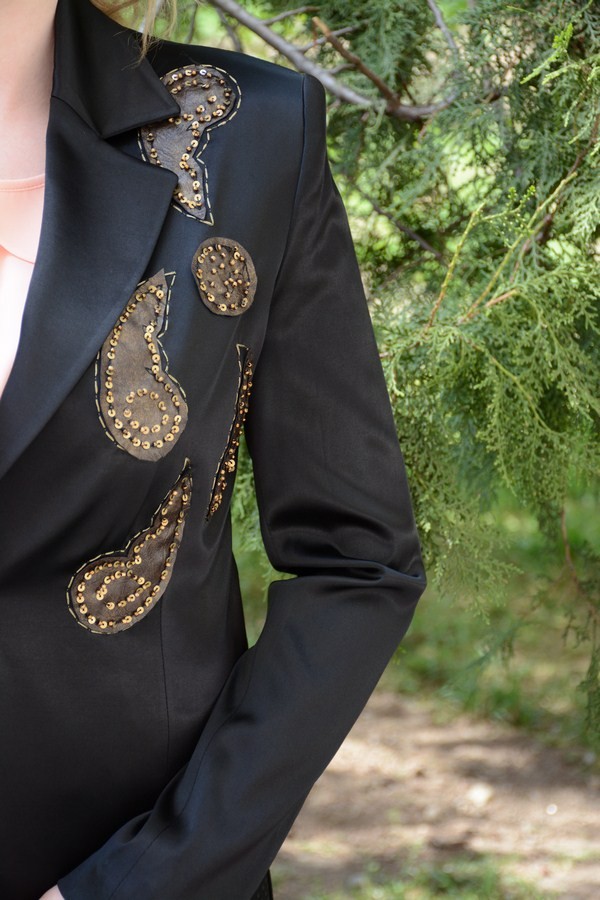 Sacou negru din saten, clasic, cu model de paiete aplicate