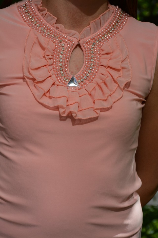 Top roz somon din material elastic cu design de fodra si strasuri