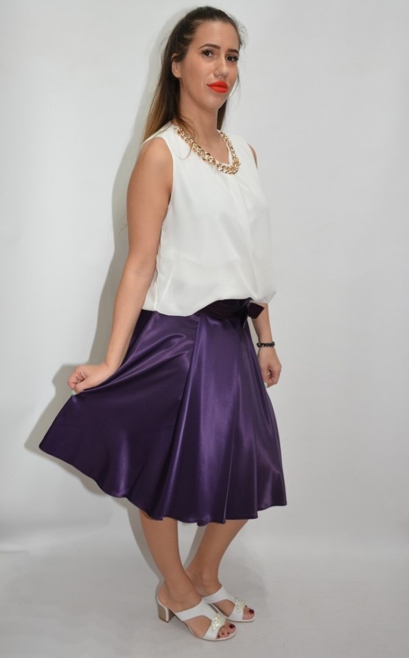 Fusta de ocazie, mov, cu croi evazat si model de falduri ample