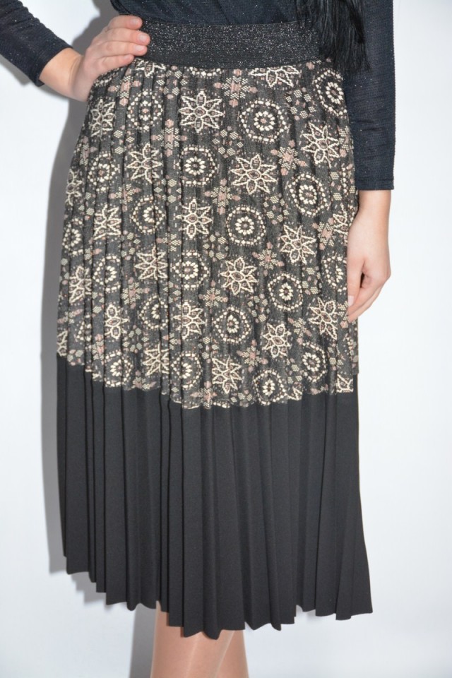 Fusta casual cu imprimeu vintaje de culoarea neagra