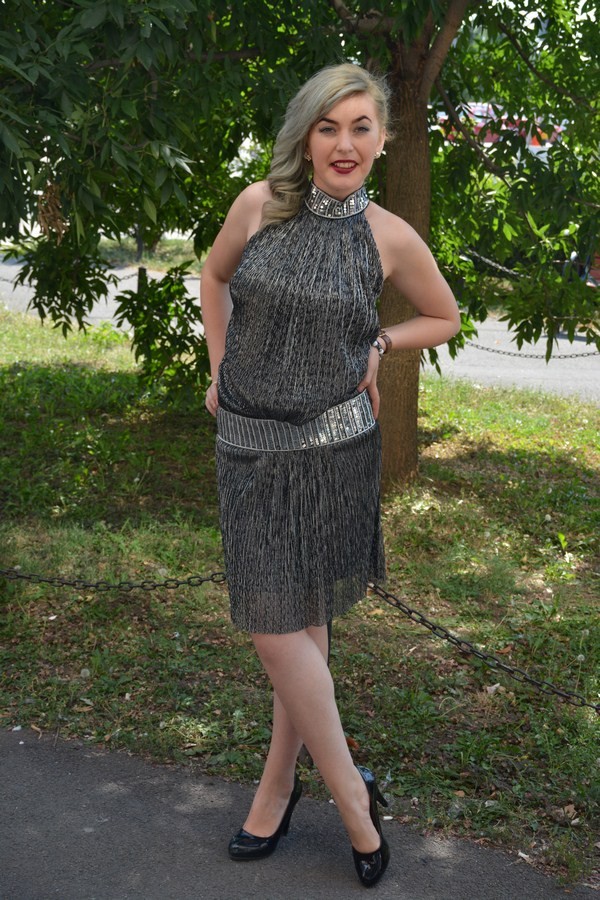 Rochie stralucitoare, guler rusesc, neagra-argintie