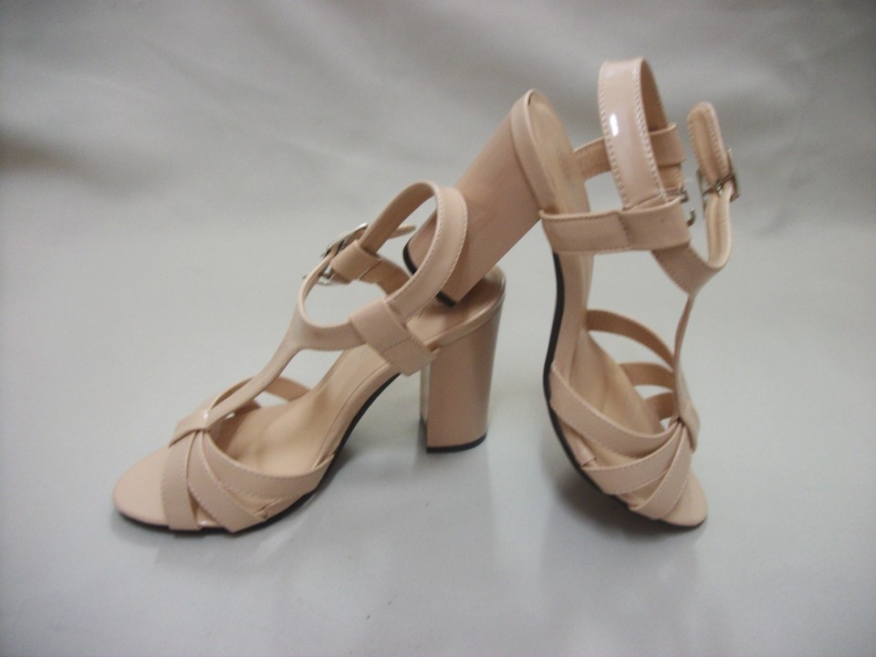 Sanda de culoare bej cu design clasic de barete suprapuse