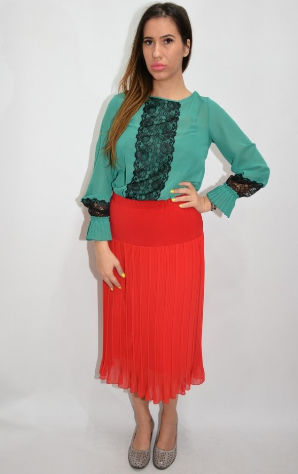 Fusta lunga, deosebita, de culoare rosie, din voal fin plisat