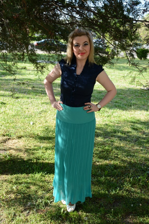 Fusta eleganta, clasica cu pliseuri, model lung din voal turcoaz