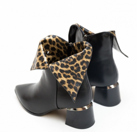 Botine rafinate Dalia cu imprimeu animal-print ,nuanta de negru