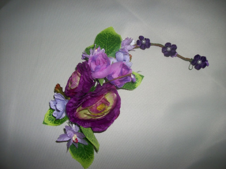 Accesorii pentru ocazie, florale, in nuante albe, rosii, mov