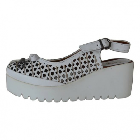 Sanda trendy de culoare alba, talpa ortopedica, inaltime medie