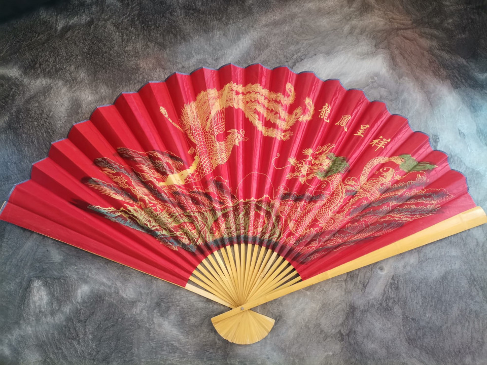 Evantai mare perete Feng Shui cu dragon, paun şi ideograme norocoase 90 ...