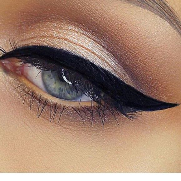 Tus de ochi mat Loreal Matte Signature, Nuanta Negru