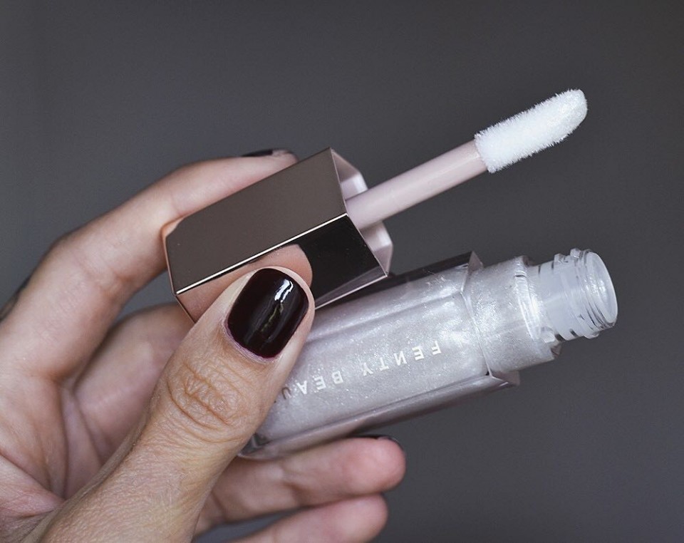 Luciu de buze stralucitor Fenty Beauty Gloss Bomb Lipgloss Diamond Milk