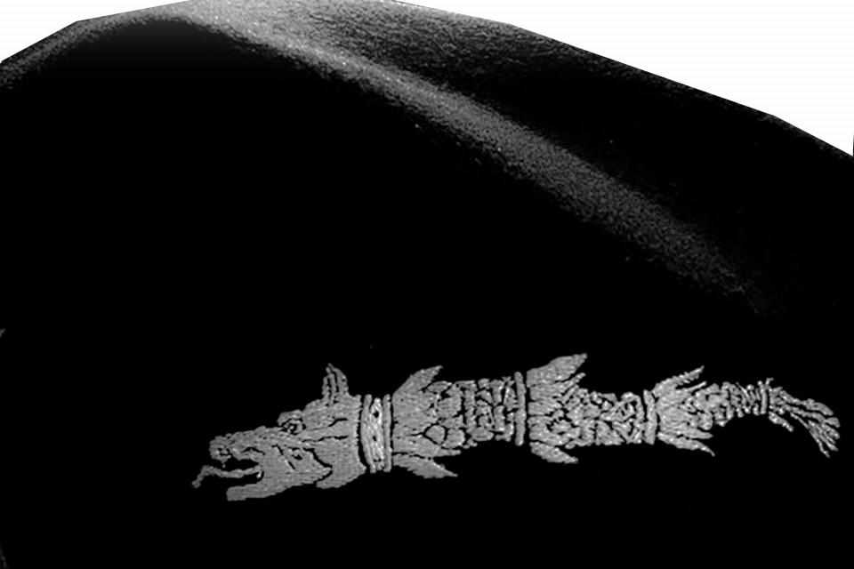 Caciula dacica neagra cu broderie