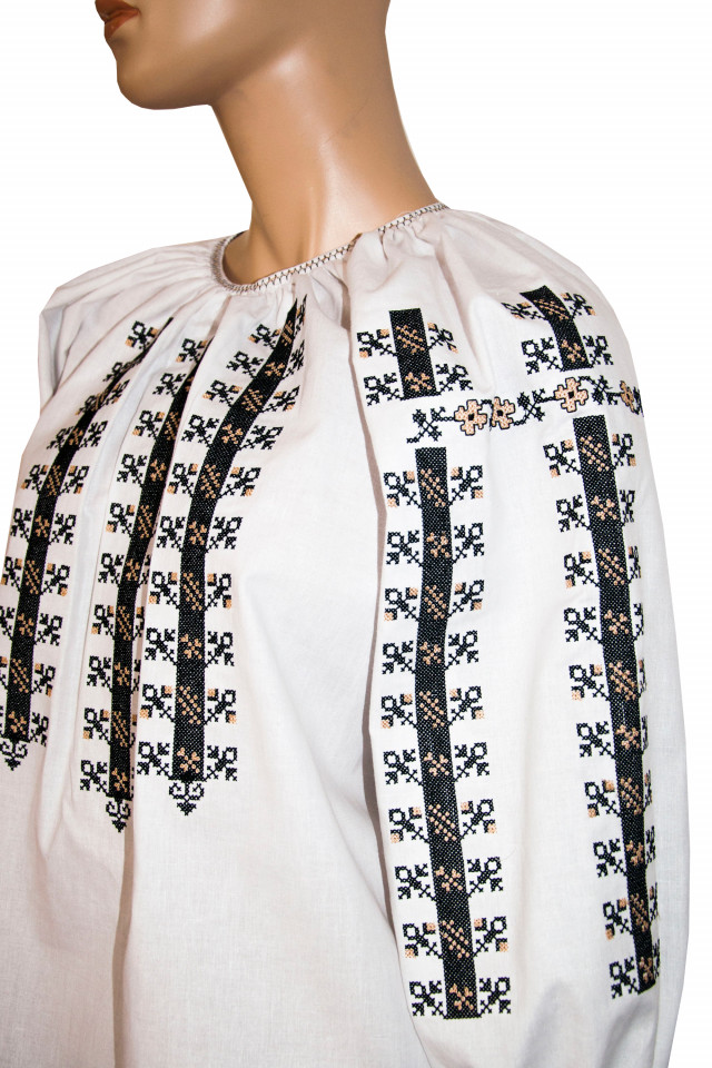 Costum traditional romanesc - Camelia