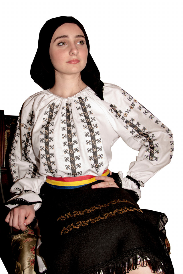 Costum traditional romanesc - Camelia