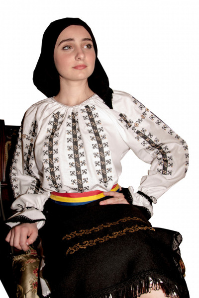 Costum traditional romanesc - Camelia