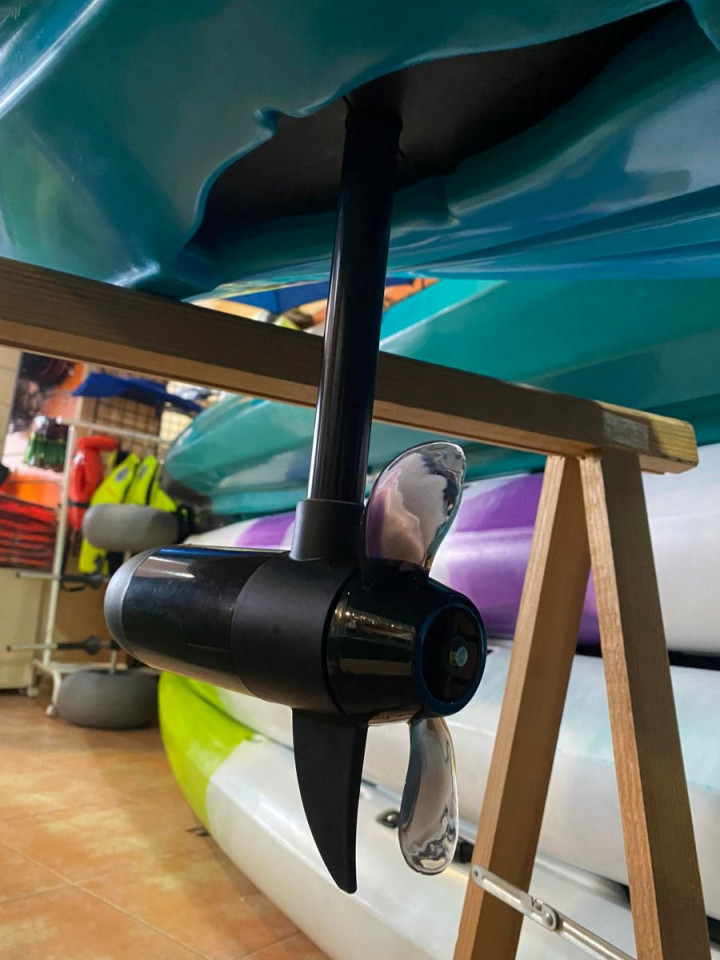 Kayak con motor eléctrico 24lbs Marlin Fins